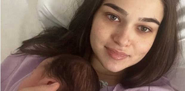 Motivul pentru care fiul lui Theo Rose nu poartă numele de familie a lui Anghel Damian. Tatăl ...