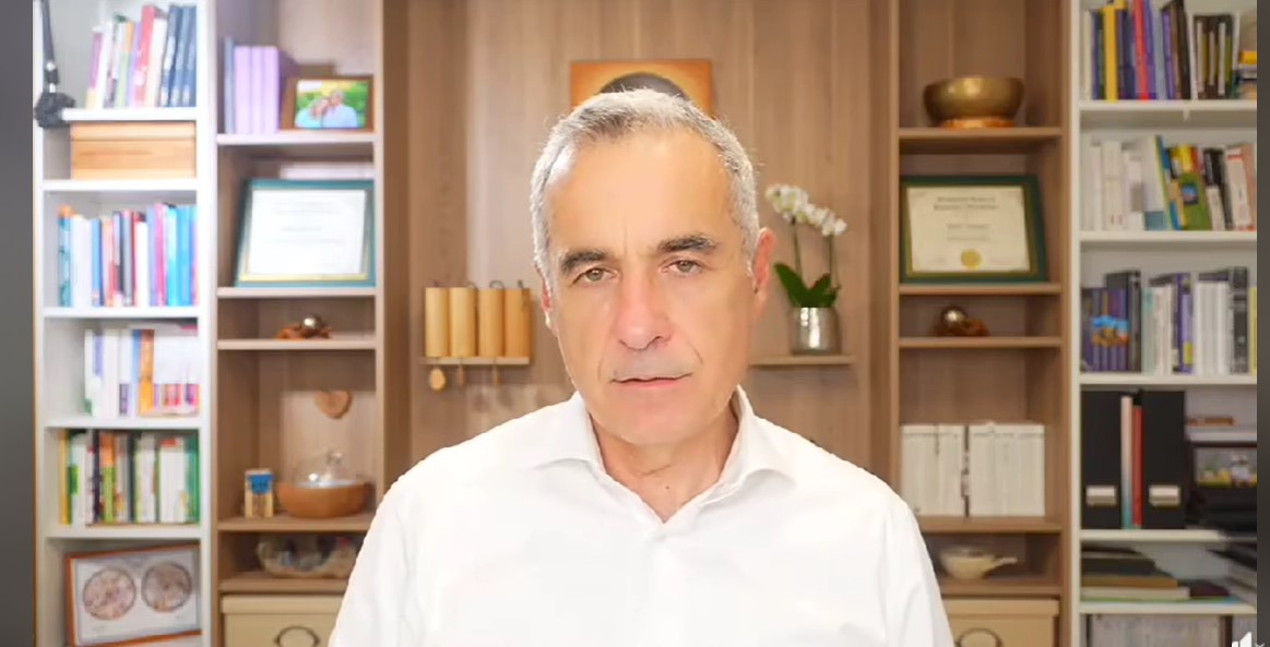 Călin Georgescu și Cristela Georgescu au cumpărat legume dintr-o piață din București. Momentul ...