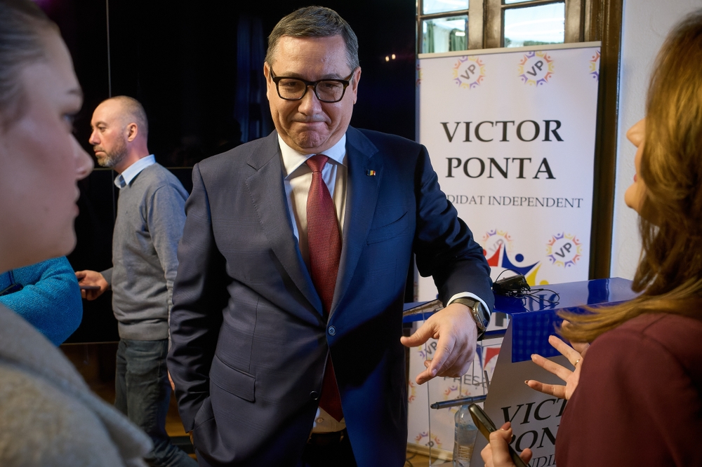 Victor Ponta, iubește din nou? Apariție surpriză alături de o tânără ...